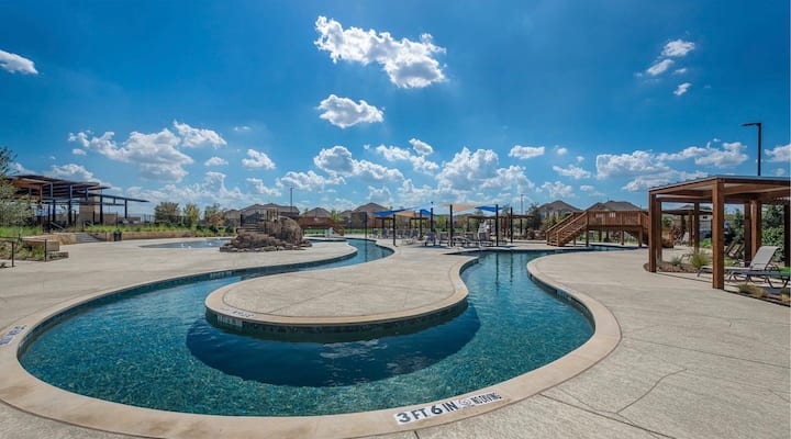 Family Fun - Home Theater, Game Room & Huge Lawn - McKinney, TX