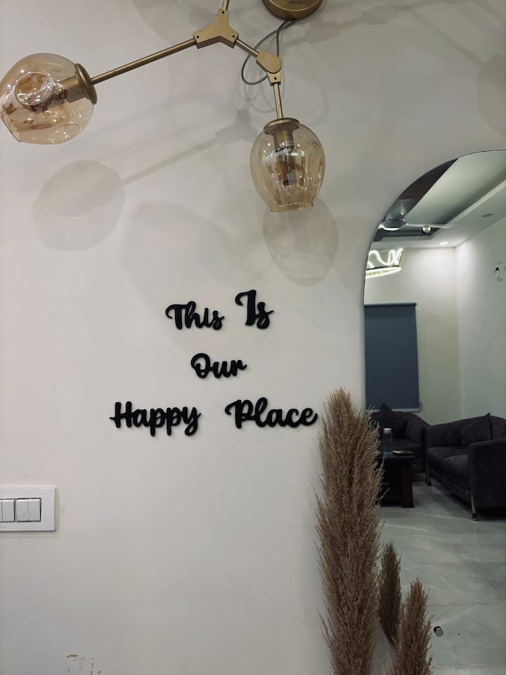 Aawara Niwas | Calm & Comfy Stay 3bhk - Zirakpur