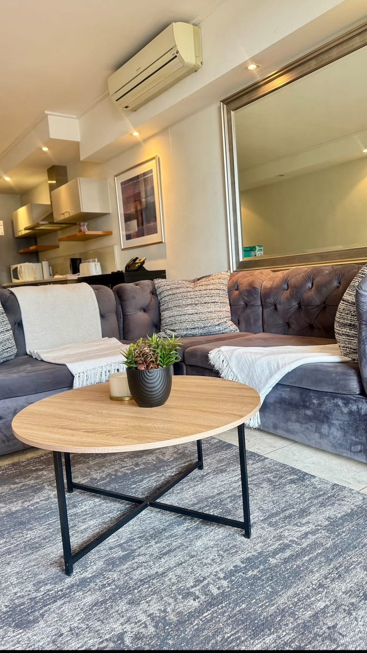 Canal-facing One-bedroom At Canal Quays - Kapstaden