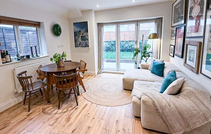 Queens Park Apt W/ Mini Garden Near Notting Hill - London, UK