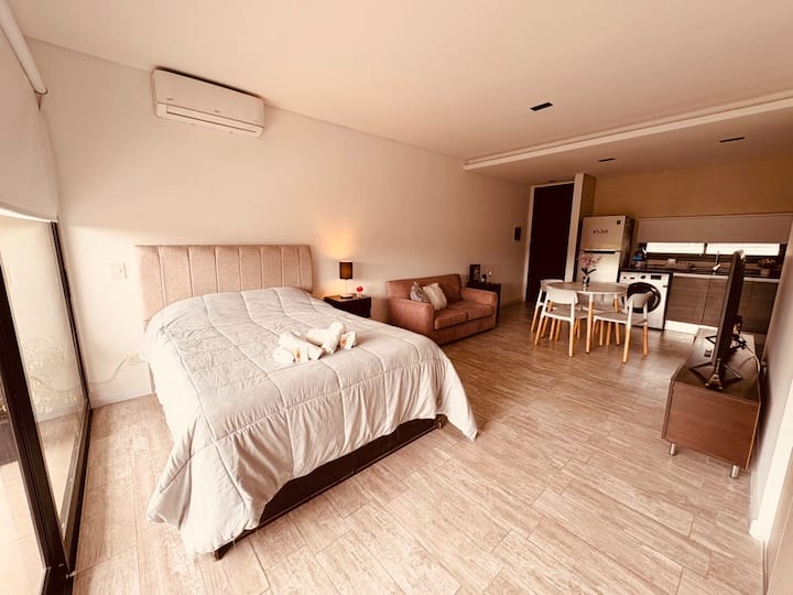 Relax & Wine Canning | Vino De Cortesía + Cochera - Buenos Aires Ezeiza Airport (EZE)