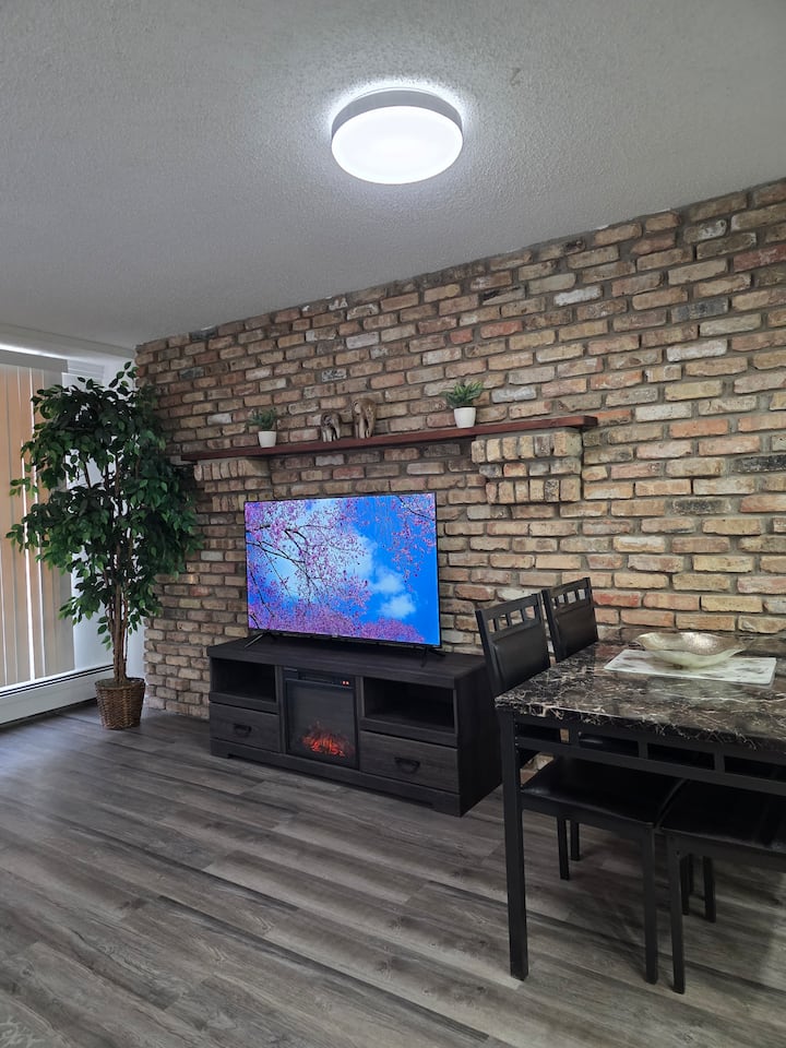 Reno'd Executive Condo W/amazing Views - Red Deer