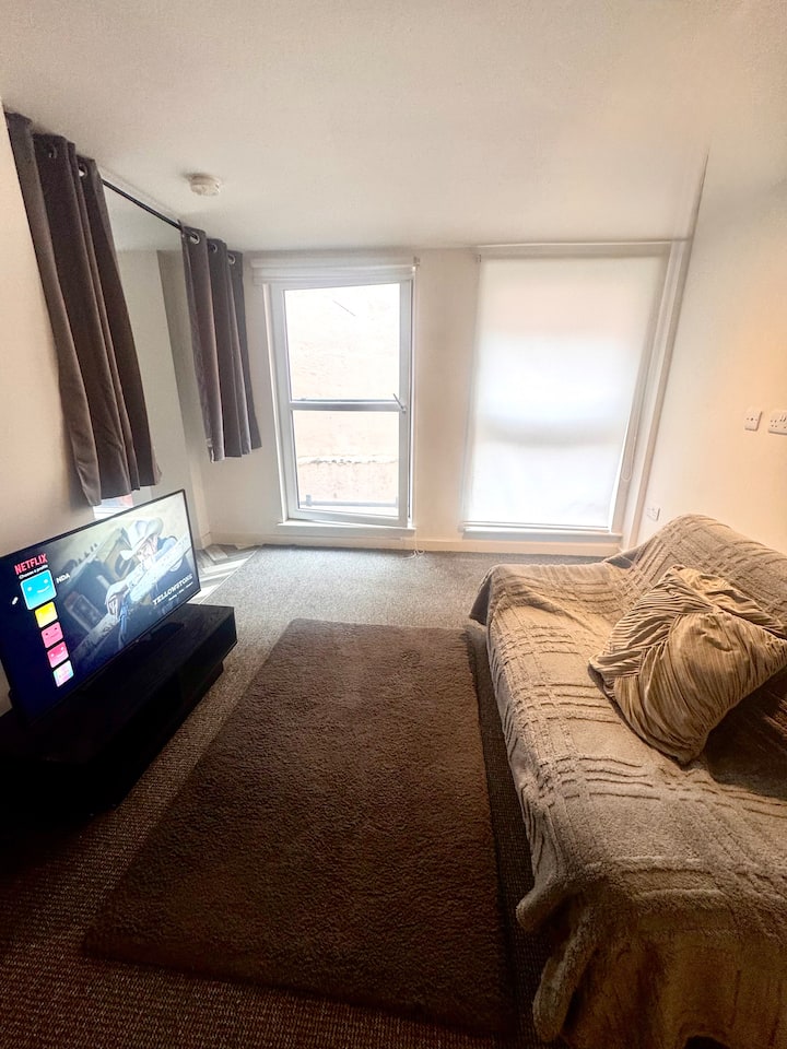 Modern Studio Flat | Ideal For Long Stays/business - Liverpool