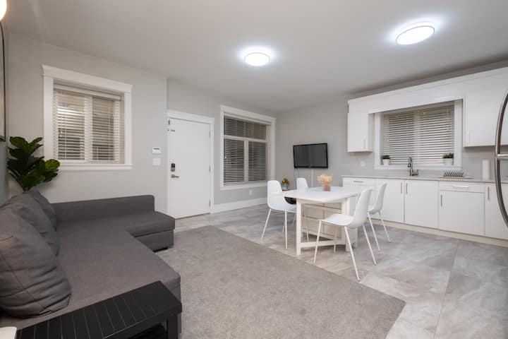 Modern Comfort 2br In Delta | Near Transit & Shops - Delta