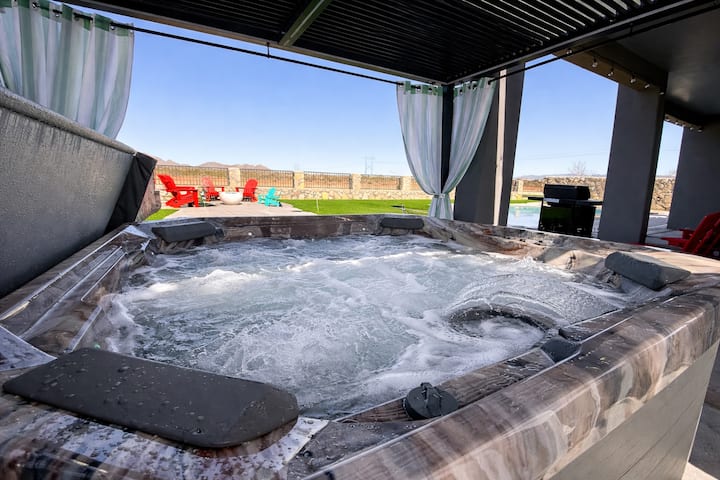 Red Hawk Hideaway | Backyard Resort - Las Cruces, NM