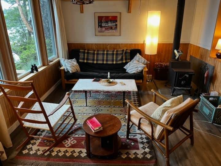 Off-grid, Water Access Cabin On Nelson Island. - Sunshine Coast