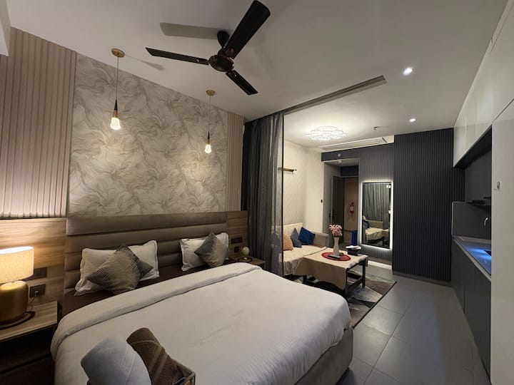 The Walk In Arena - 42nd Floor | River & City View - Noida