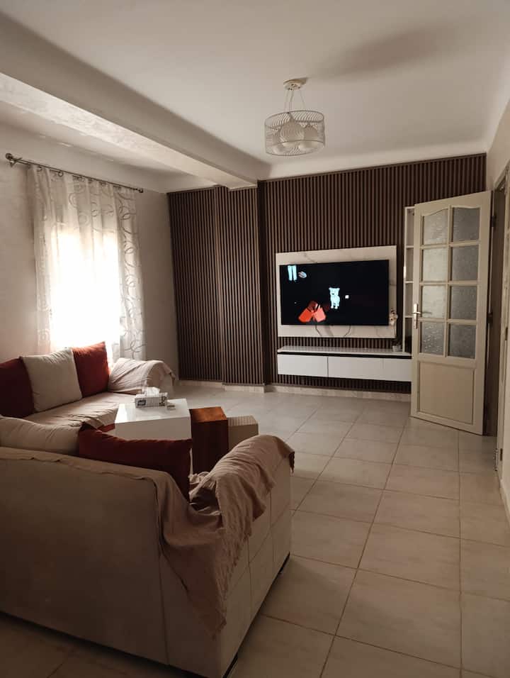 Beau T4 éQuipé à Oran
Possibilité Longue Durée - Oran