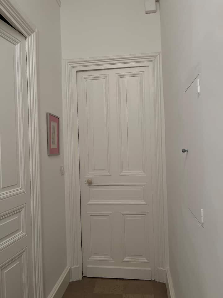 Grande Chambre à Côté De La Maison Carrée - Nîmes