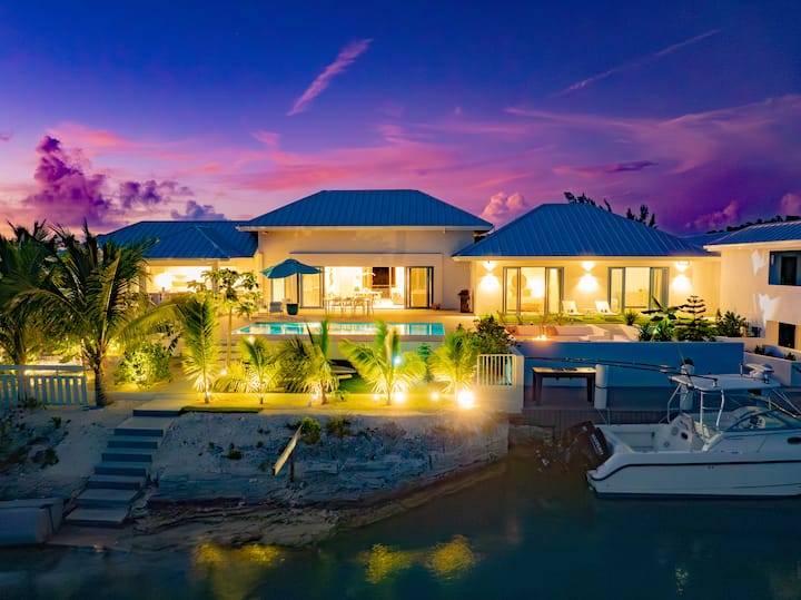 Waterfront Wake Surf Villa | Dock, Pool & Pickleba - Turks and Caicos Islands