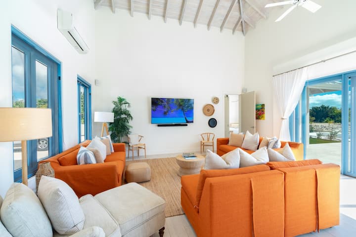 Butler Service, Waterfront Pickleball Villa - Bahamas