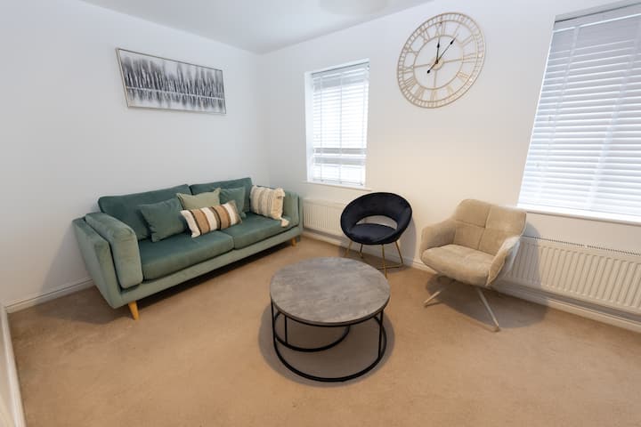 Vantage Stays 5bedroom Townhouse - Gloucester