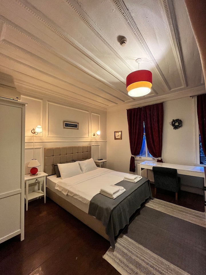 Charming Historic Studio In Cihangir | Lively Area - Beyoğlu