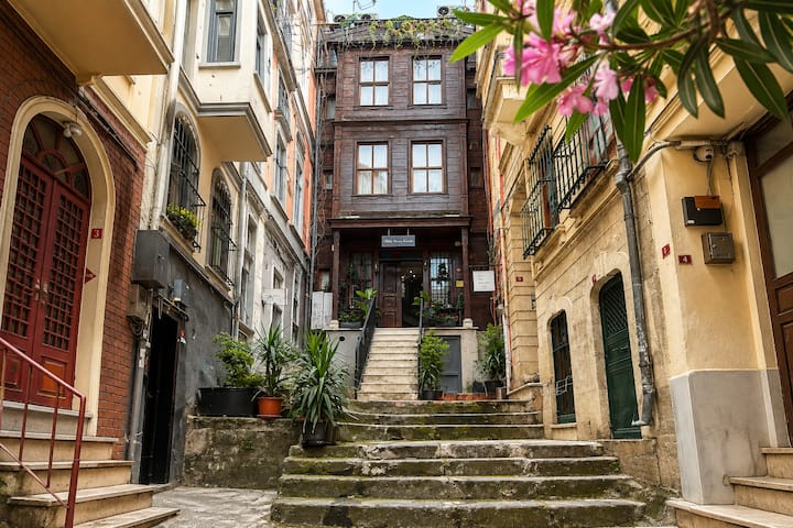 Historic Mansion Studio In Cihangir - Cihangir