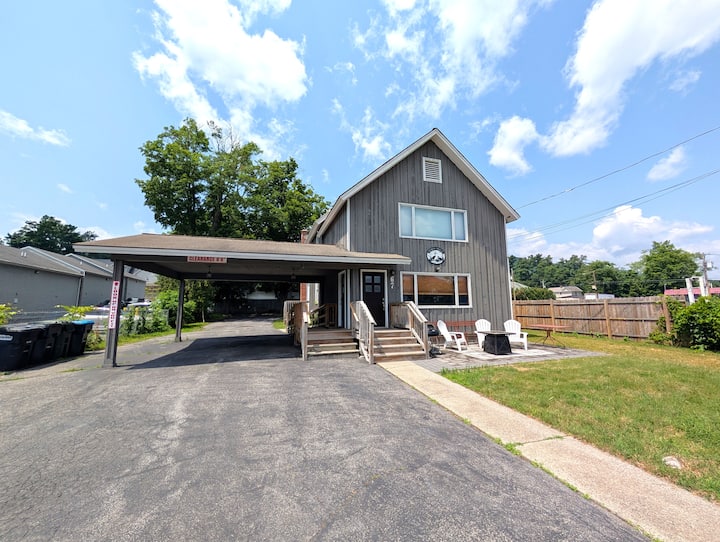 Village Overlook: 5 Br + Prime Location - 喬治湖（鎮）