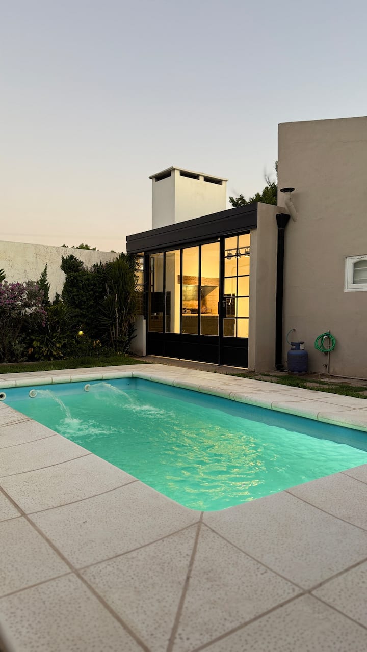 Casa Con Cochera, Galería Con Asador, Pileta - Rafaela