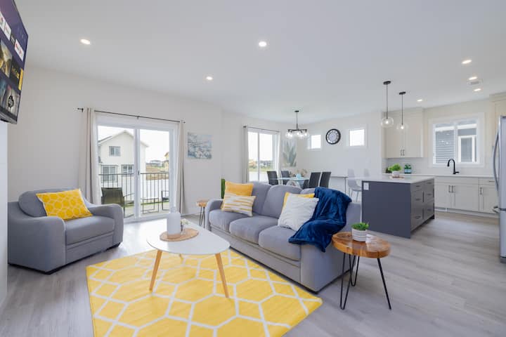 Pet-friendly Executive 4br Home W/ Garage - Saskatoon