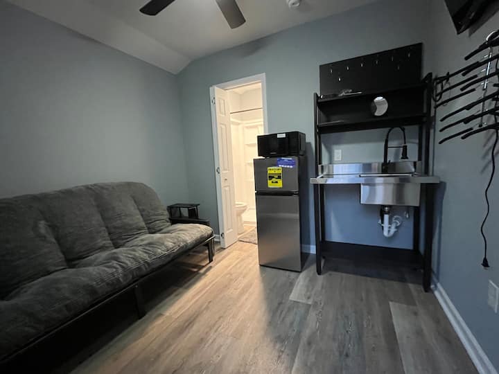 Cozy Quiet Guesthouse By The Court – Walk To Town - Rincon, GA