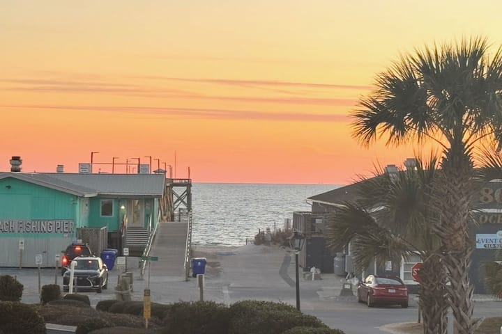 Beach Buddy: Modern Ocean View Condo With - Southport, NC