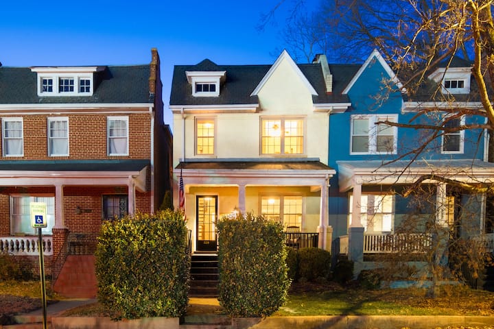 Historic Carytown Living | King Bed, Good Parking - Richmond, VA