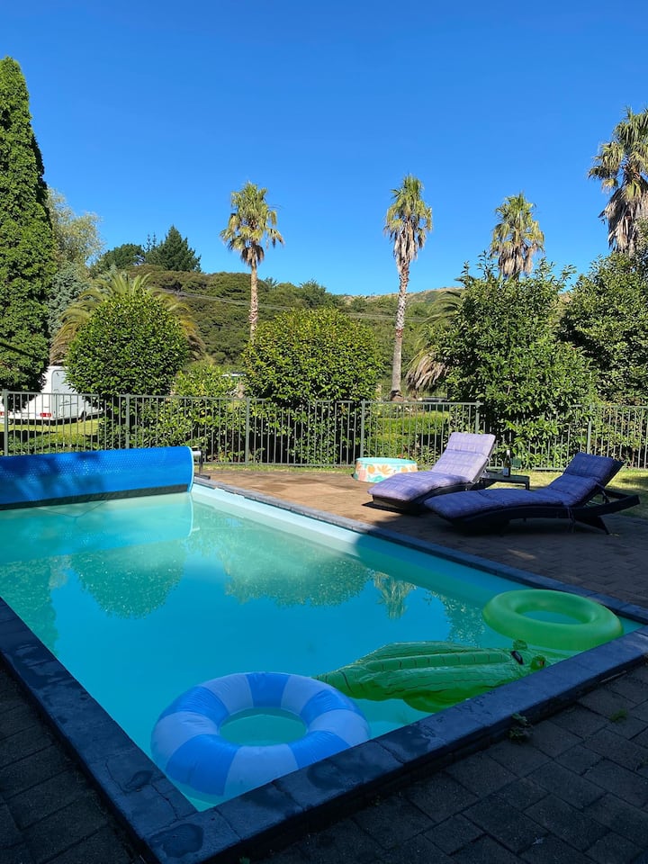 Garden Oasis - Pool, Hot Tub & Nearby Beach - Wairarapa