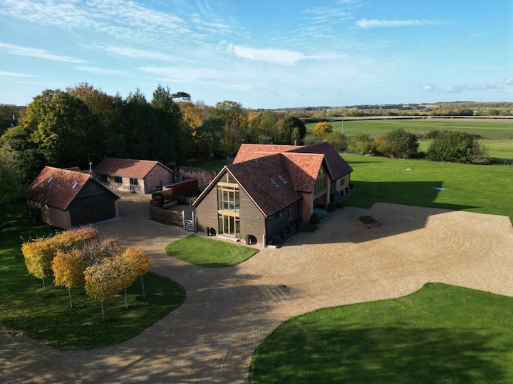 Fidlers Moat, On 6 Acres: Hot Tub, Games Room, Ps5 - Chelmsford