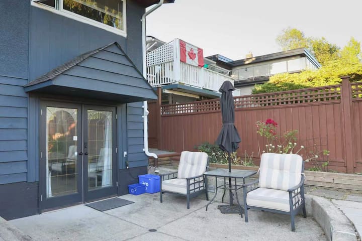 North Vancouver Family Retreat Suite- Sleeps 4 - North Vancouver