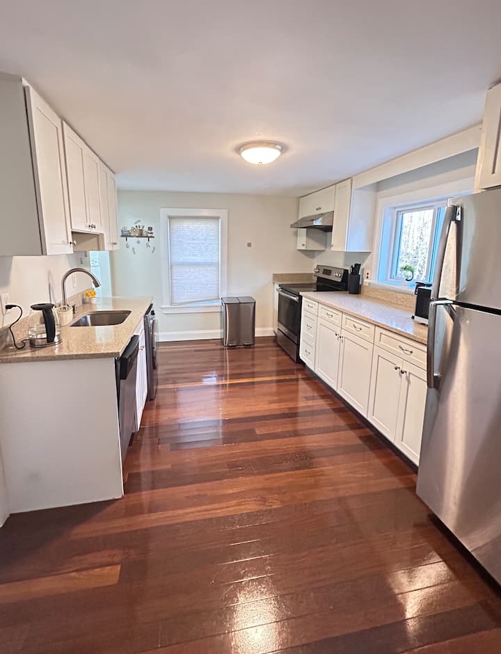 2br Colburn Apartment | Near Market Basket & Plaza - Waltham, MA
