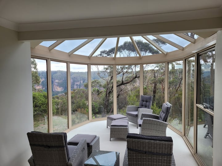 Come, Relax And Live With Nature In Front Of Cliff - Blackheath