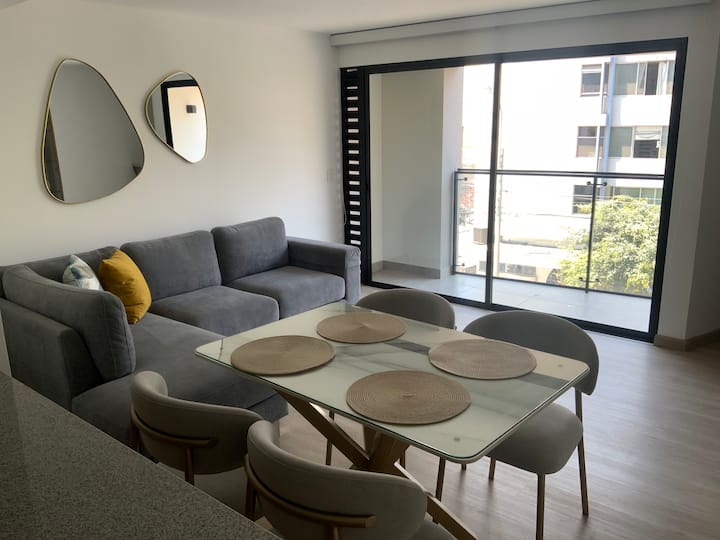 Moderno Departamento En Avenida Larco - Peru