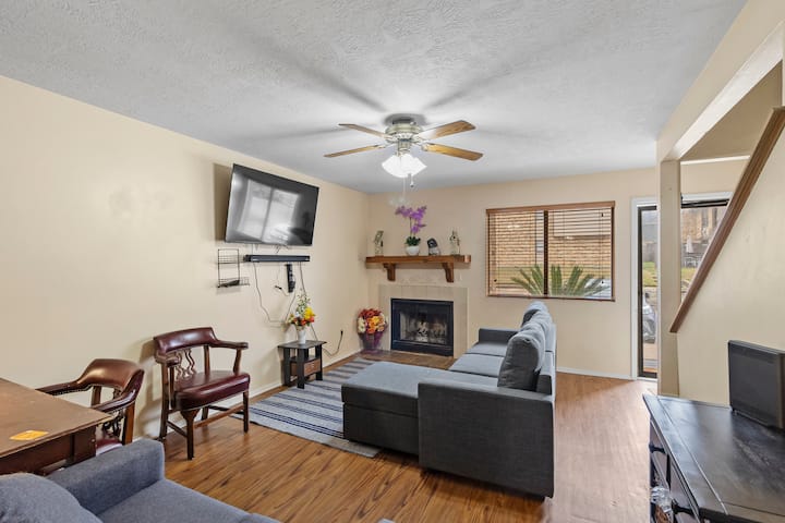 Rest Easy Retreat - Huntsville, TX