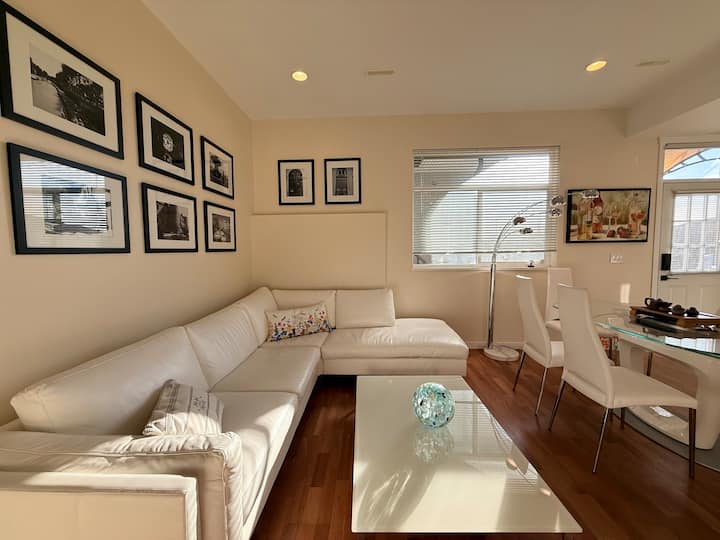 Beauty & Safe Broadway Home Away From Home - Port Moody