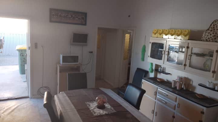 Fit For A Queen On Queen Street - Port Pirie