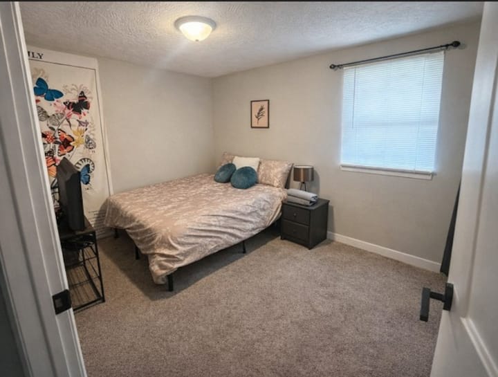 Guest Bedroom B - Springfield, MO