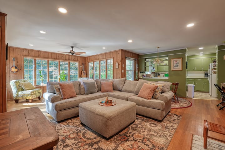 Tranquil & Stylish 4br House Surrounded By Nature - Spartanburg, SC