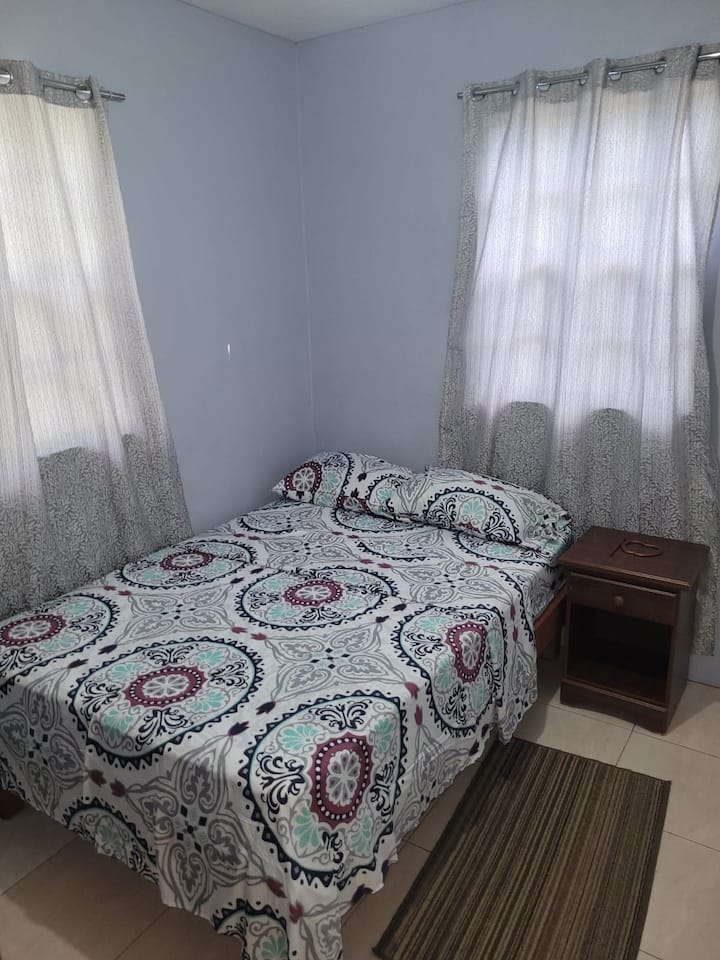 J And N Cozy Qaurter’s - Roseau