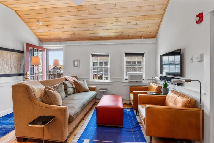 Seaside Condo In The Gallery District - Sleeps 4! - Provincetown, MA