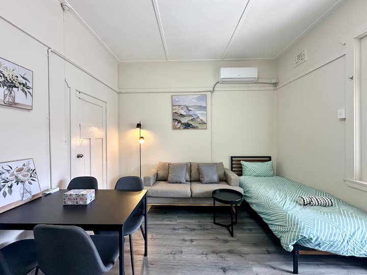 Cosy 1br Studio Next To Merrylands Station + Wifi - Parramatta