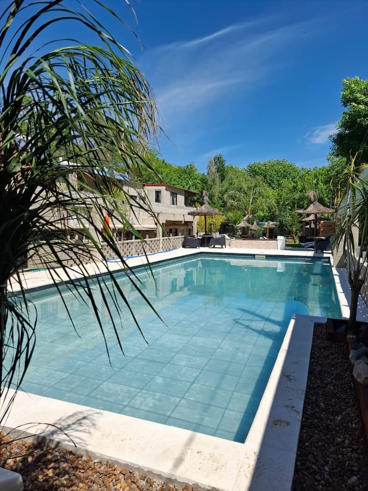 10 · Cabaña En Gualeguaychú Con Pileta · 3 Pax - Gualeguaychú