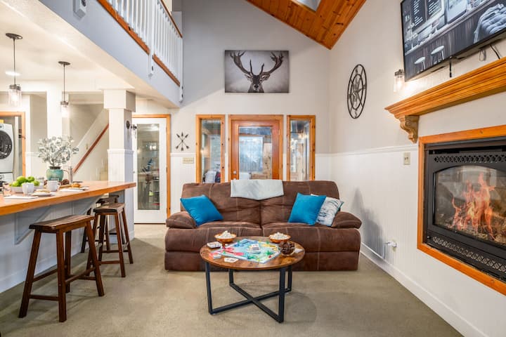 The Alpine Retreat: Views, Spa Tub, Massage Chair - Shaver Lake, CA
