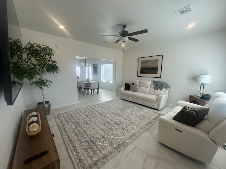 Cozy Red Hawk Retreat - Las Cruces, NM
