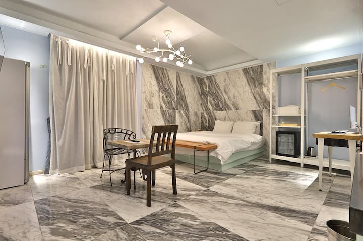 김해공항/인제대학교/김해시청/테마파크/ 어방동 먹자골목/봉리단길/ - Pusan