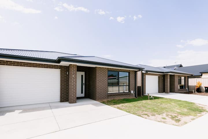 2 Houses, Sleeps 12, 4 Bathrooms, Private Location - Sale