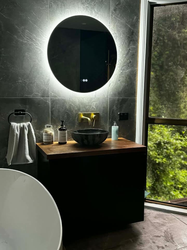 Luxury Rainforest Treehouse Retreat - Gold Coast