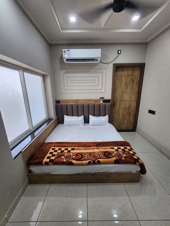 Cozy Nest (A-zwei) - Govardhan