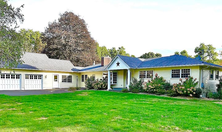 Elegant Country Retreat With Pool & Farm Views - Rhinebeck, NY