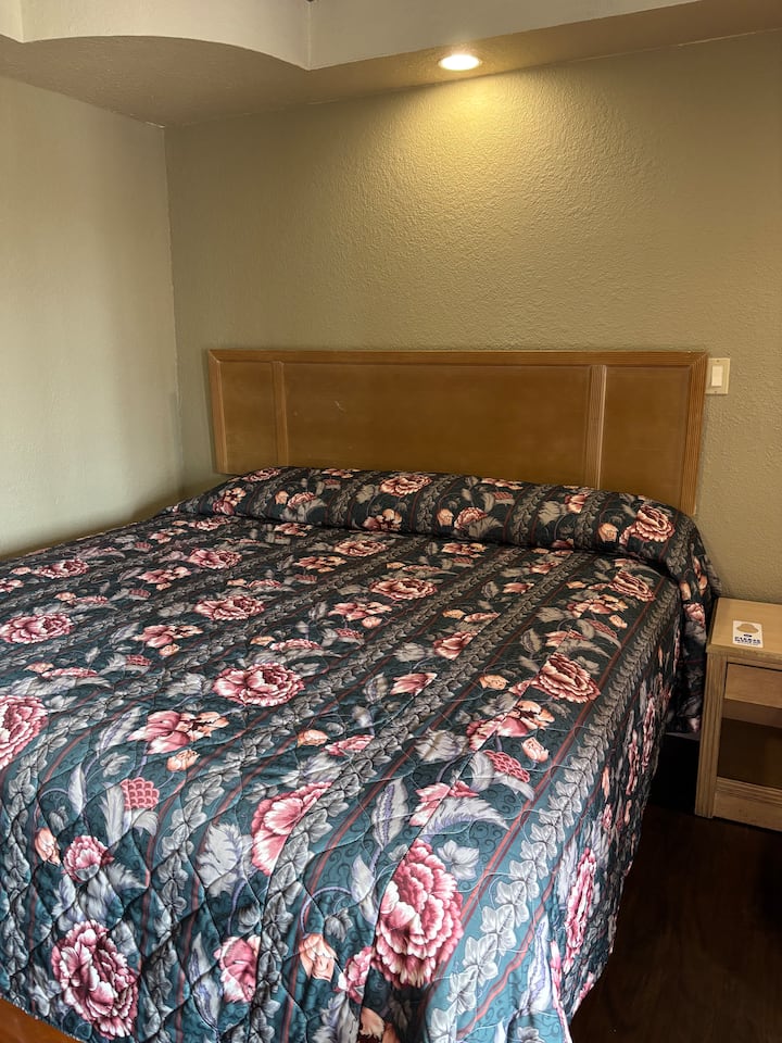 201. One Queen Bed Sleeps Two - Corpus Christi, TX