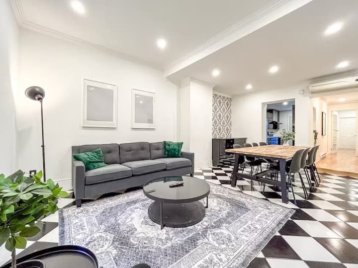 Spacious 3br Retreat | Parking | Group Friendly - Montreal