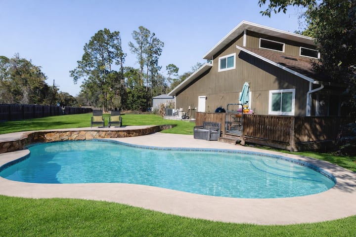 Private 2-acre Woodland Retreat | Pool + Boardwalk - Tarpon Springs, FL