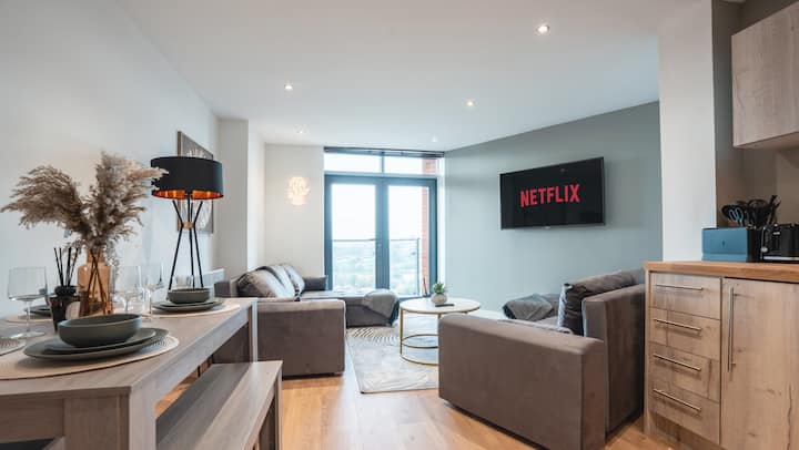 Spacious Riverside Apartment Sleeps 10 - Leeds